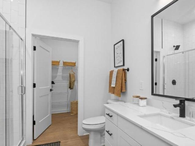 1 Br, 1 bath, Apartment 1711 Commonwealth Ave