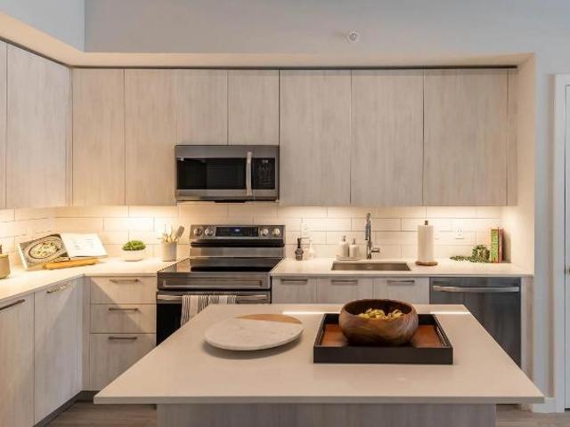 1 Br, 1 bath, Apartment 1711 N University Dr