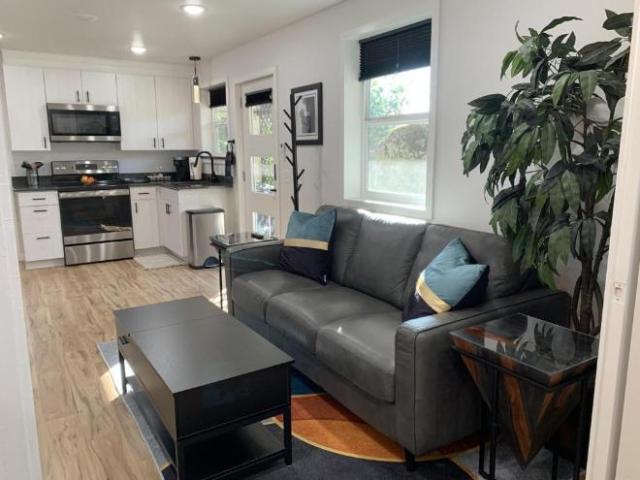 1 Br, 1 bath, Apartment 1711 Ne Sunset Ln