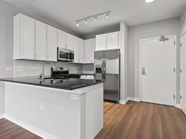 1 Br, 1 bath, Apartment 1717 Ridge Ave