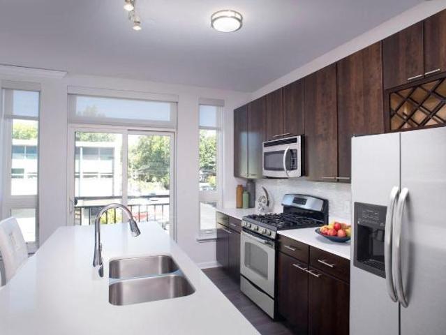 1 Br, 1 bath, Apartment 1720 Central St