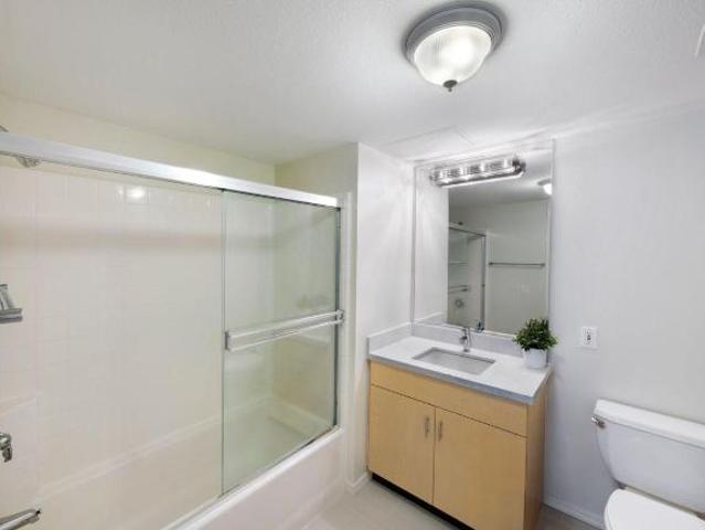 1 Br, 1 bath, Apartment 1725 Ocean Front Walk