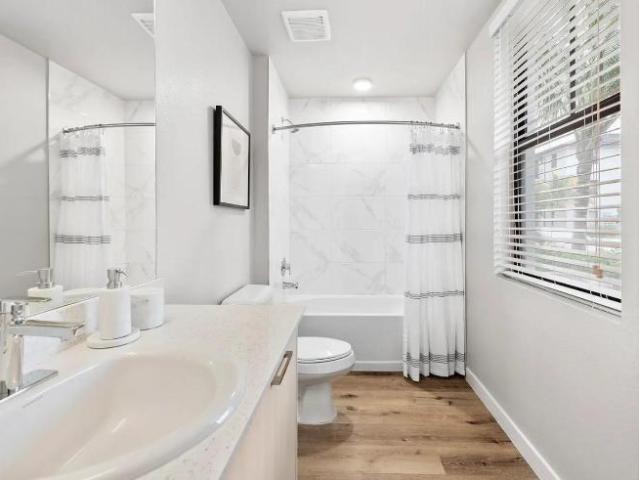 1 Br, 1 bath, Apartment 17351 NW 94th Ct