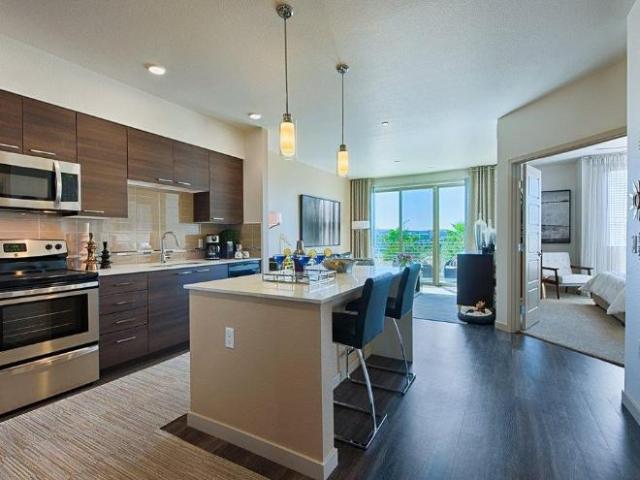1 Br, 1 bath, Apartment 18525 N Scottsdale Rd