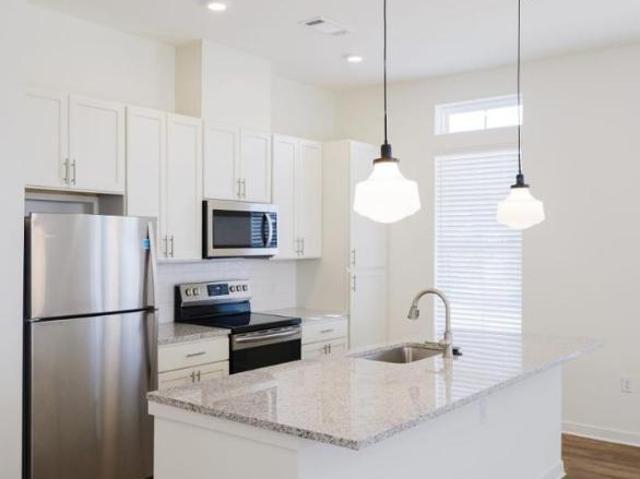 1 Br, 1 bath, Apartment 1855 Lakeland Dr