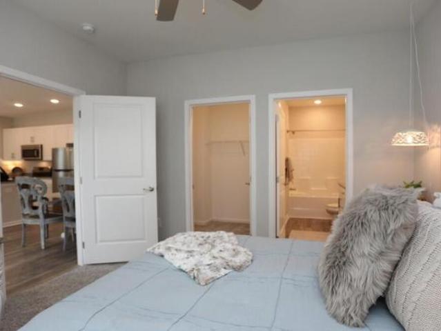 1 Br, 1 bath, Apartment 185 Rosewood Loop