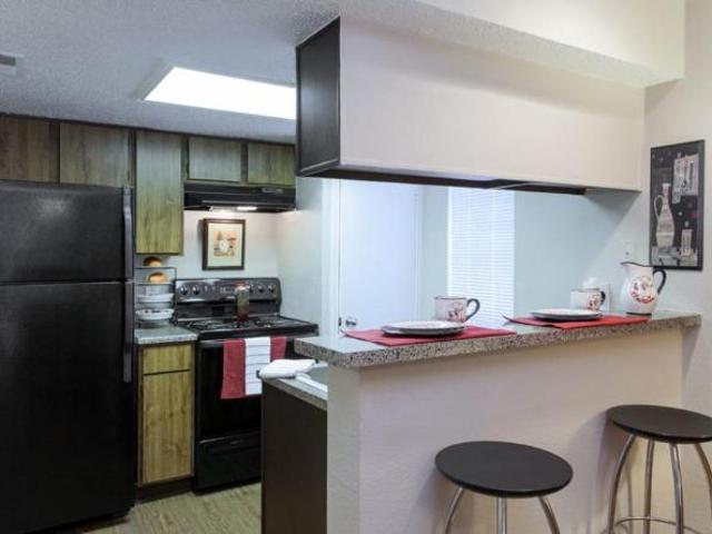 1 Br, 1 bath, Apartment 18600 Dallas Parkway