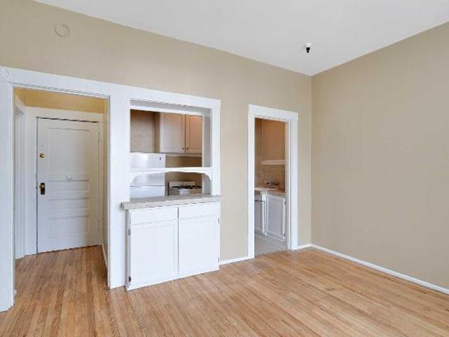 1 Br, 1 bath, Apartment 1880 SW 5th Avenue