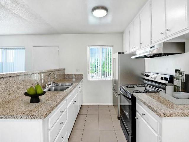 1 Br, 1 bath, Apartment 18855 Vanowen Street