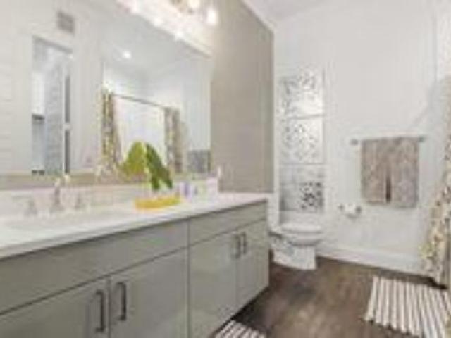 1 Br, 1 bath, Apartment 1890 Mercer Parkway