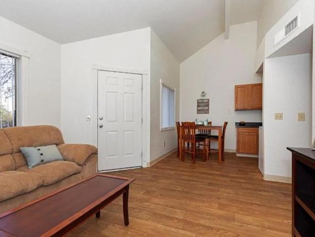 1 Br, 1 bath, Apartment 1800 S Pantano Rd