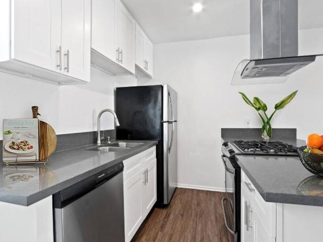 1 Br, 1 bath, Apartment 1801 Federal Ave