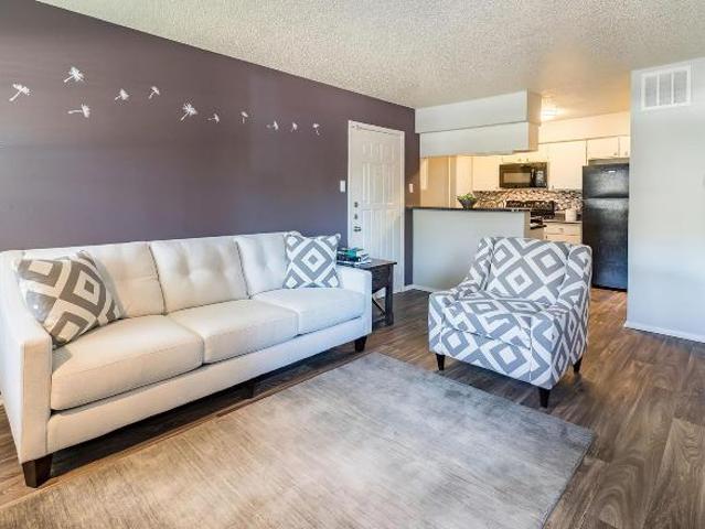 1 Br, 1 bath, Apartment 18050 Kelly Blvd