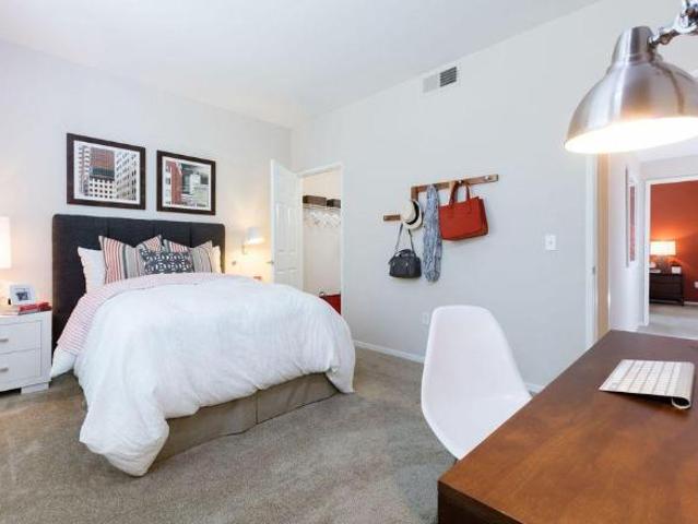 1 Br, 1 bath, Apartment 180 S Lexington Dr