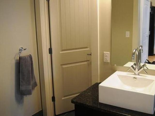 1 Br, 1 bath, Apartment 180 Waterman Avenue