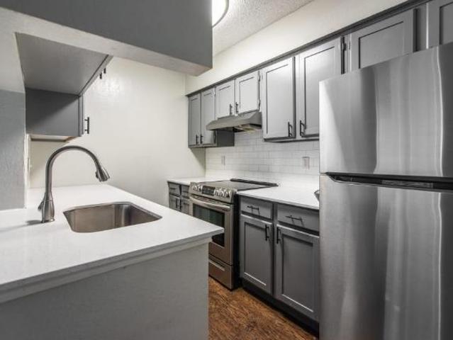 1 Br, 1 bath, Apartment 1814 Estrada Pkwy