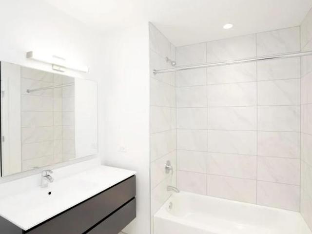 1 Br, 1 bath, Apartment 1819 W Division St