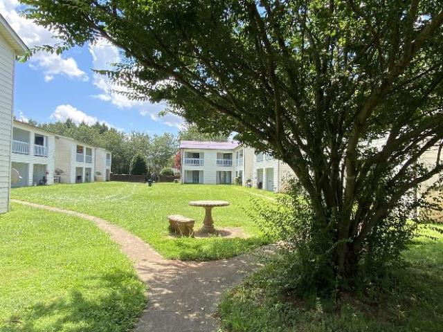 1 Br, 1 bath, Apartment 1820 20th Avenue Dr