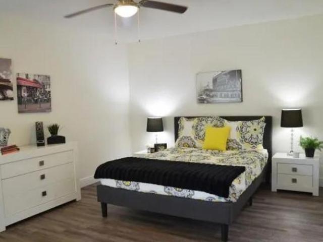 1 Br, 1 bath, Apartment 19455 NE 10th Avenue