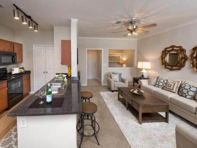 1 Br, 1 bath, Apartment 1945 Savoy Drive