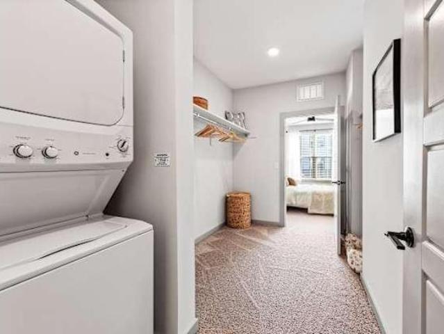 1 Br, 1 bath, Apartment 1950 Grisdale Ln