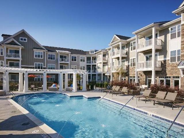 1 Br, 1 bath, Apartment 195 North Waukegan Road