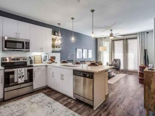 1 Br, 1 bath, Apartment 195 W Davis St
