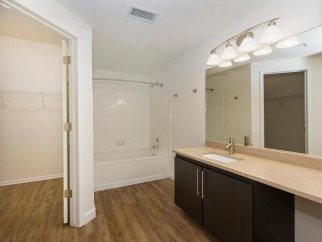 1 Br, 1 bath, Apartment 19600 Clubhouse Drive