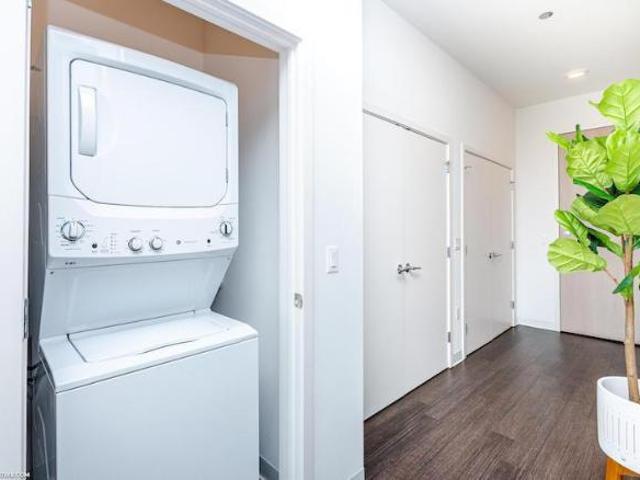1 Br, 1 bath, Apartment 1980 N Milwaukee Ave