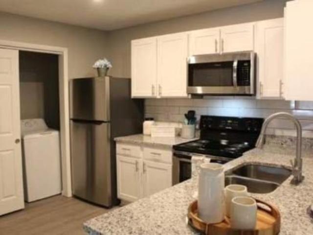 1 Br, 1 bath, Apartment 1900 Windsor hill Dr