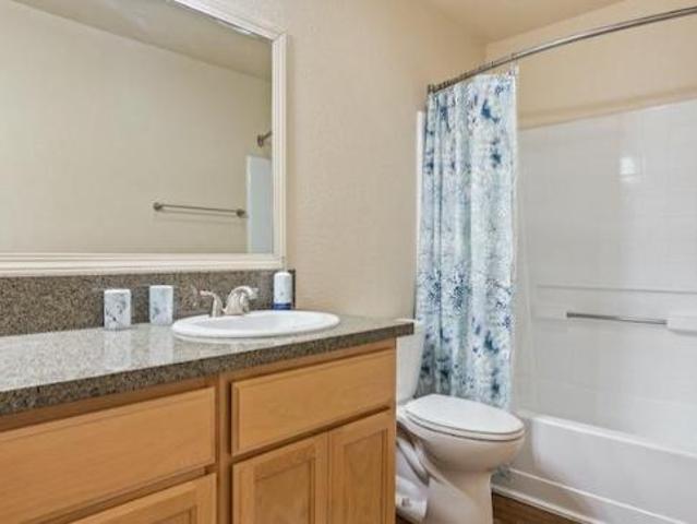 1 Br, 1 bath, Apartment 1900 Oakdale Rd