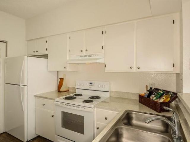 1 Br, 1 bath, Apartment 1901 Lyons Road