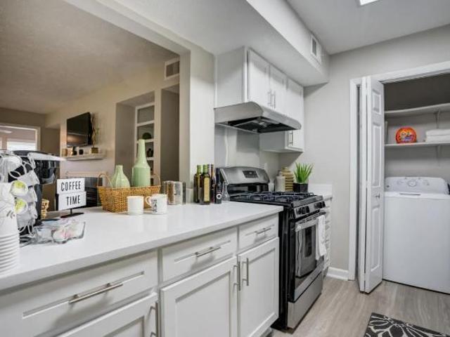 1 Br, 1 bath, Apartment 1909 Eyrie Ct