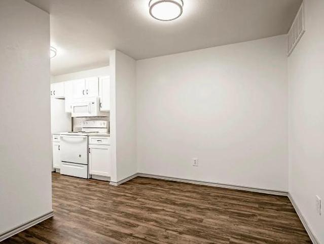 1 Br, 1 bath, Apartment 191 Duchess Dr