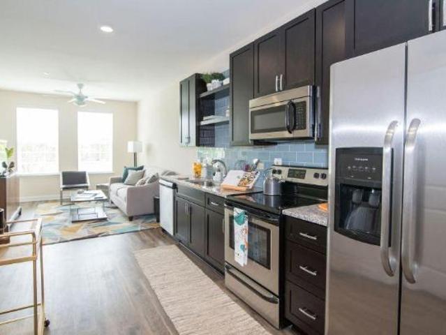 1 Br, 1 bath, Apartment 1925 E 7th St