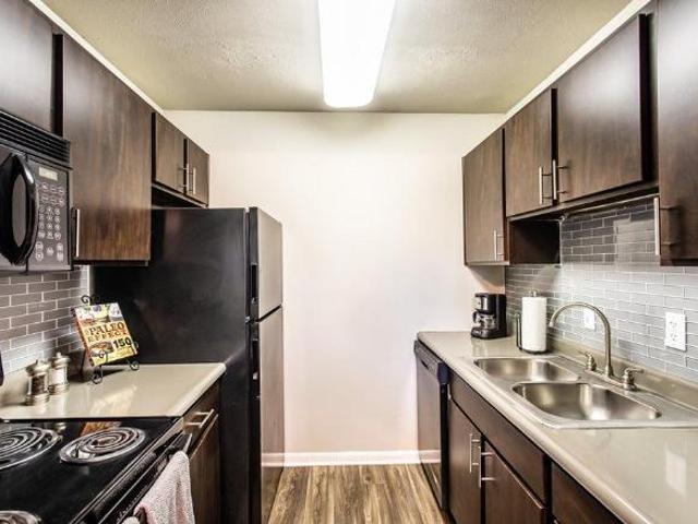 1 Br, 1 bath, Apartment 1939 Colorado Boulevard