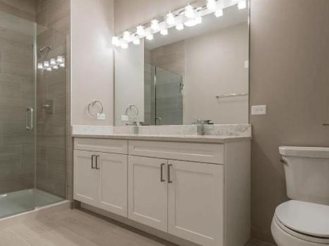 1 Br, 1 bath, Apartment 2050 N Clark St