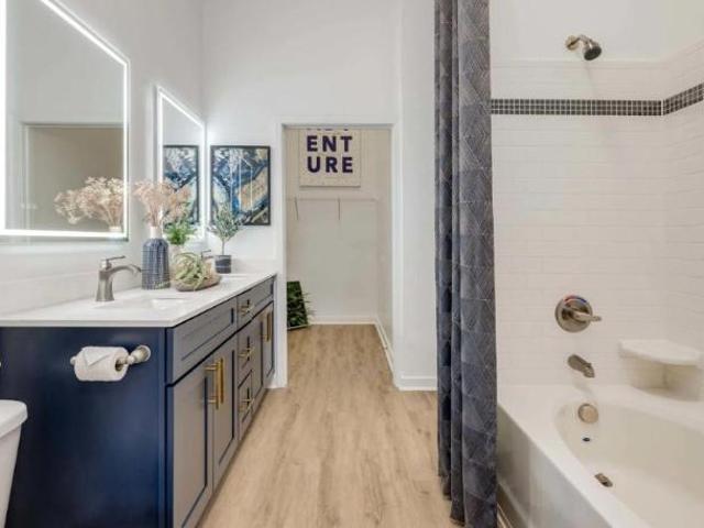 1 Br, 1 bath, Apartment 205 S Kings Dr
