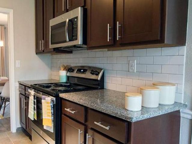 1 Br, 1 bath, Apartment 2075 Powers Ferry Road Southeast