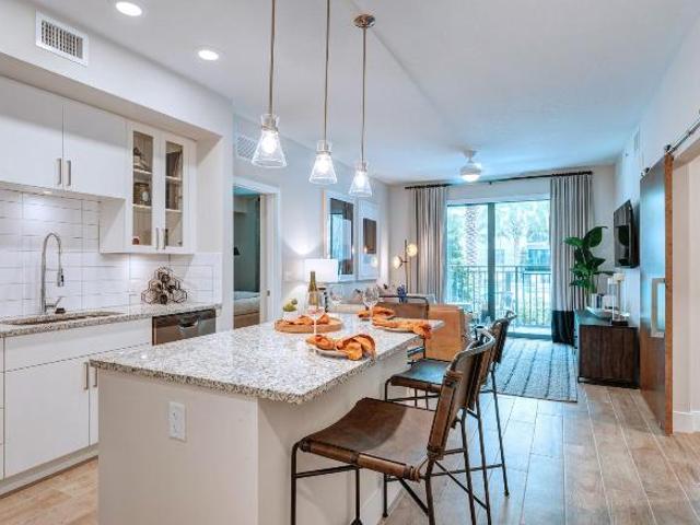1 Br, 1 bath, Apartment 20940 Uptown Avenue