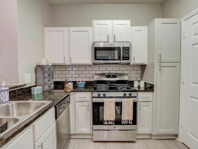 1 Br, 1 bath, Apartment 2000 Asbury Square