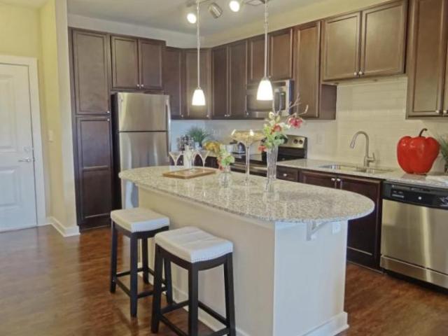 1 Br, 1 bath, Apartment 2000 Banyon Grove Loop