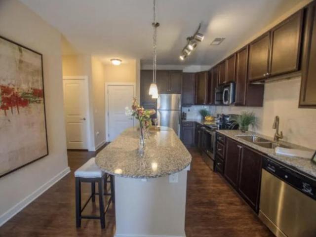 1 Br, 1 bath, Apartment 2000 Banyon Grove Loop