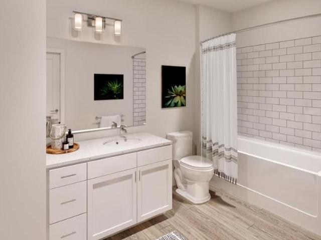 1 Br, 1 bath, Apartment 2000 Emblem Cir