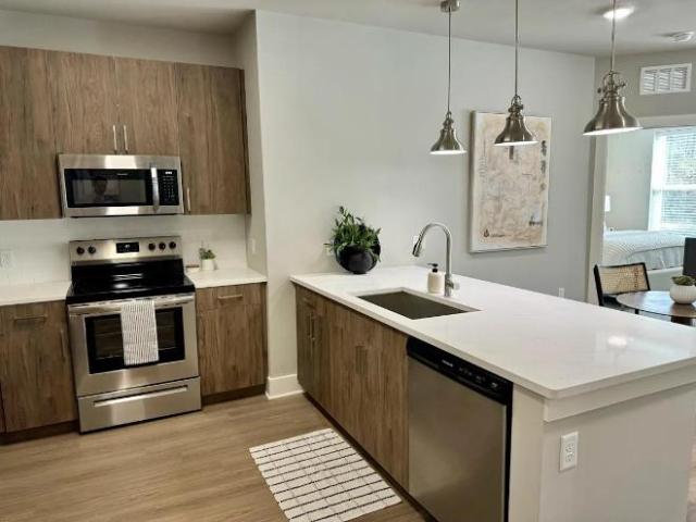 1 Br, 1 bath, Apartment 2000 James Jackson Pky