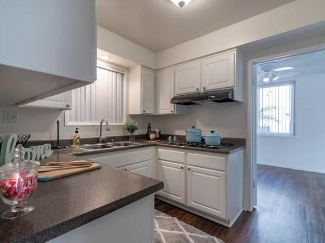 1 Br, 1 bath, Apartment 2000 Park Ave