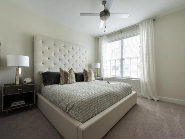 1 Br, 1 bath, Apartment 2001 Commerce Street