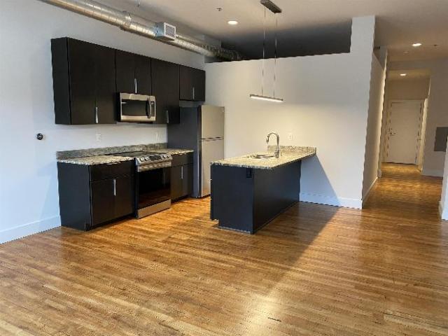 1 Br, 1 bath, Apartment 200 Adams Ave