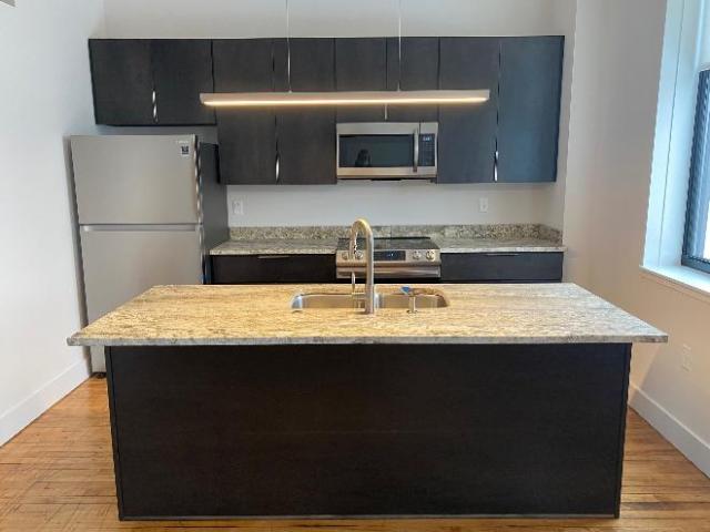 1 Br, 1 bath, Apartment 200 Adams Ave