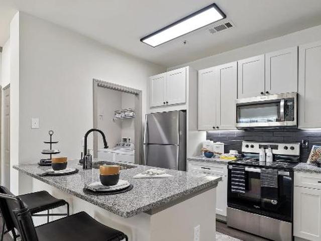 1 Br, 1 bath, Apartment 200 Brook Arbor Dr